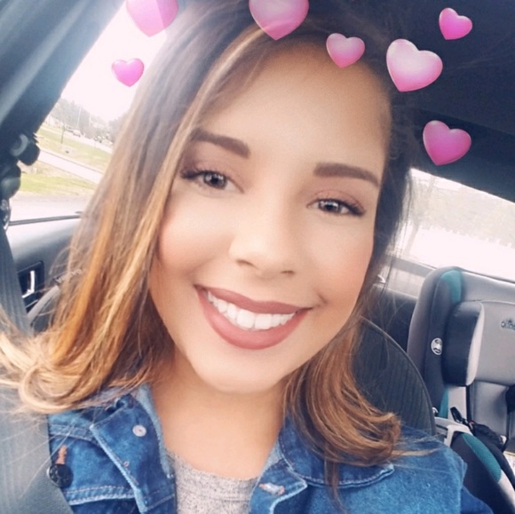 Chelsea's Closet (@chelsea_shyann) | Poshmark